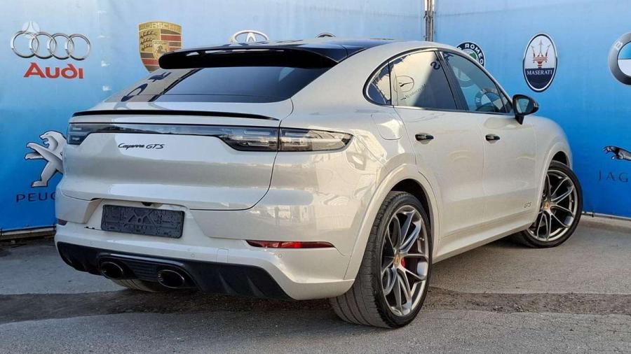 Grey Porsche Cayenne Coupe 2021 in Siauliai, with an engine capacity of 4.00 L and mileage of 112 thousand km for 94380 €, photo 7 on AUTOMOTO.COM.LV