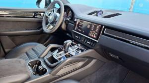 Grey Porsche Cayenne Coupe 2021 in Siauliai, with an engine capacity of 4.00 L and mileage of 112 thousand km for 94380 €, photo 10 on AUTOMOTO.COM.LV