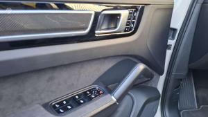 Grey Porsche Cayenne Coupe 2021 in Siauliai, with an engine capacity of 4.00 L and mileage of 112 thousand km for 94380 €, photo 12 on AUTOMOTO.COM.LV