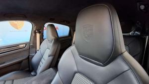 Grey Porsche Cayenne Coupe 2021 in Siauliai, with an engine capacity of 4.00 L and mileage of 112 thousand km for 94380 €, photo 13 on AUTOMOTO.COM.LV