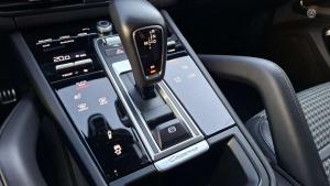 Grey Porsche Cayenne Coupe 2021 in Siauliai, with an engine capacity of 4.00 L and mileage of 112 thousand km for 94380 €, photo 16 on AUTOMOTO.COM.LV