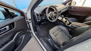 Grey Porsche Cayenne Coupe 2021 in Siauliai, with an engine capacity of 4.00 L and mileage of 112 thousand km for 94380 €, photo 24 on AUTOMOTO.COM.LV