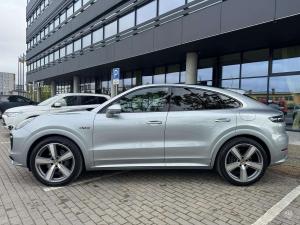 Grey Porsche Cayenne Coupe 2021 in Kaunas, with an engine capacity of 3.00 L and mileage of 79 thousand km for 67900 €, photo 3 on AUTOMOTO.COM.LV