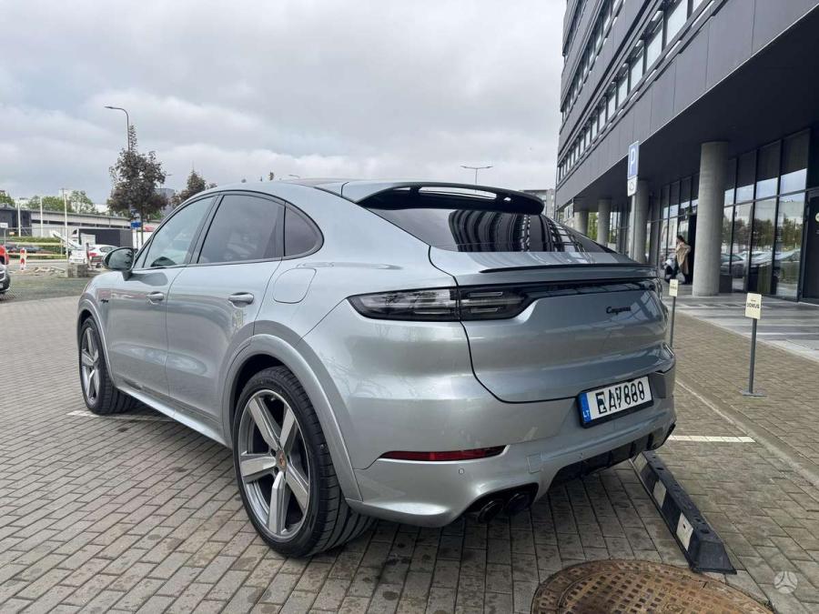 Grey Porsche Cayenne Coupe 2021 in Kaunas, with an engine capacity of 3.00 L and mileage of 79 thousand km for 67900 €, photo 4 on AUTOMOTO.COM.LV