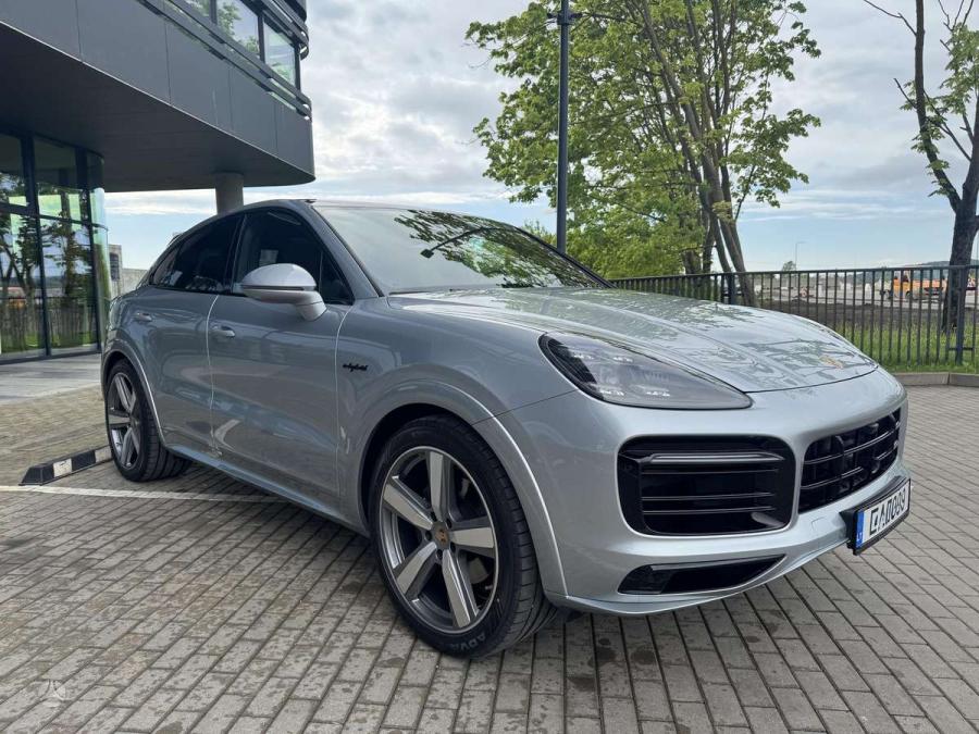 Grey Porsche Cayenne Coupe 2021 in Kaunas, with an engine capacity of 3.00 L and mileage of 79 thousand km for 67900 €, photo 5 on AUTOMOTO.COM.LV