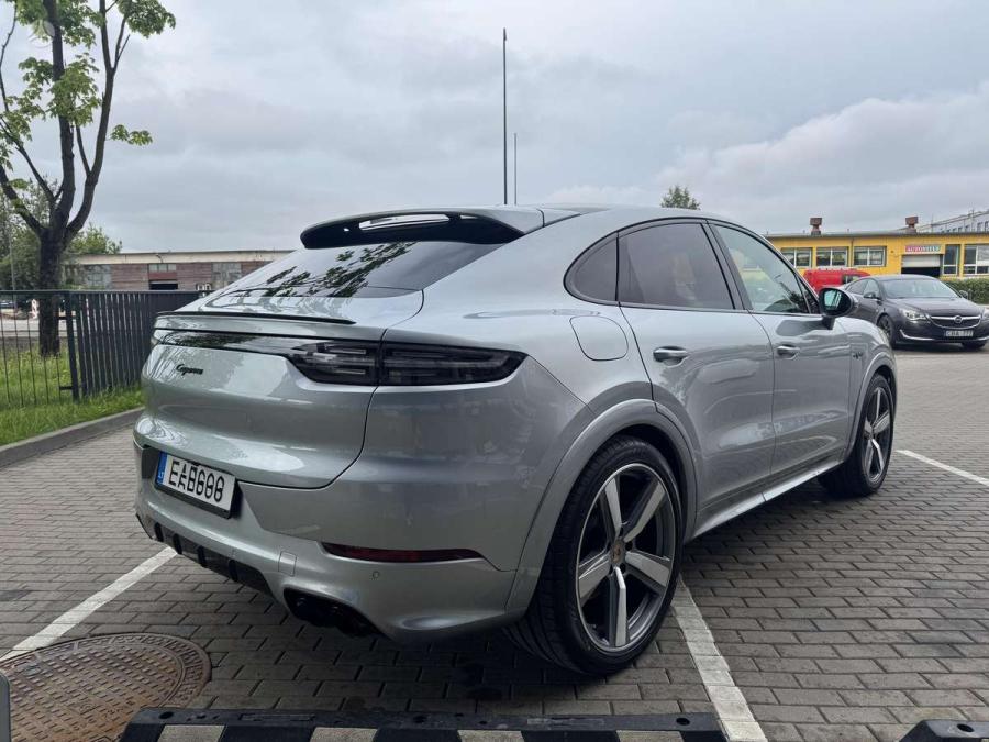 Grey Porsche Cayenne Coupe 2021 in Kaunas, with an engine capacity of 3.00 L and mileage of 79 thousand km for 67900 €, photo 7 on AUTOMOTO.COM.LV