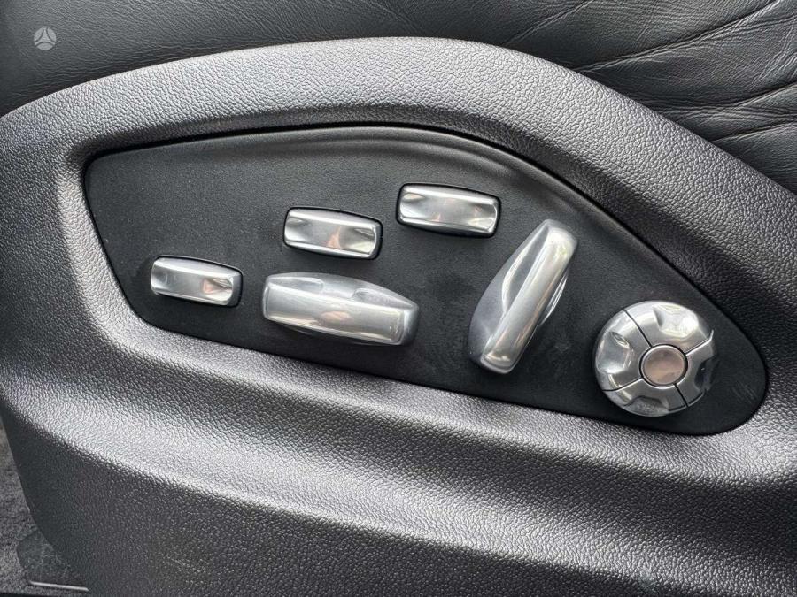 Grey Porsche Cayenne Coupe 2021 in Kaunas, with an engine capacity of 3.00 L and mileage of 79 thousand km for 67900 €, photo 15 on AUTOMOTO.COM.LV