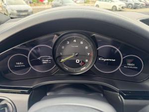 Grey Porsche Cayenne Coupe 2021 in Kaunas, with an engine capacity of 3.00 L and mileage of 79 thousand km for 67900 €, photo 17 on AUTOMOTO.COM.LV