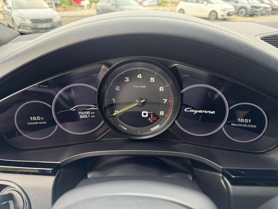Grey Porsche Cayenne Coupe 2021 in Kaunas, with an engine capacity of 3.00 L and mileage of 79 thousand km for 67900 €, photo 17 on AUTOMOTO.COM.LV
