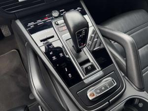 Grey Porsche Cayenne Coupe 2021 in Kaunas, with an engine capacity of 3.00 L and mileage of 79 thousand km for 67900 €, photo 18 on AUTOMOTO.COM.LV