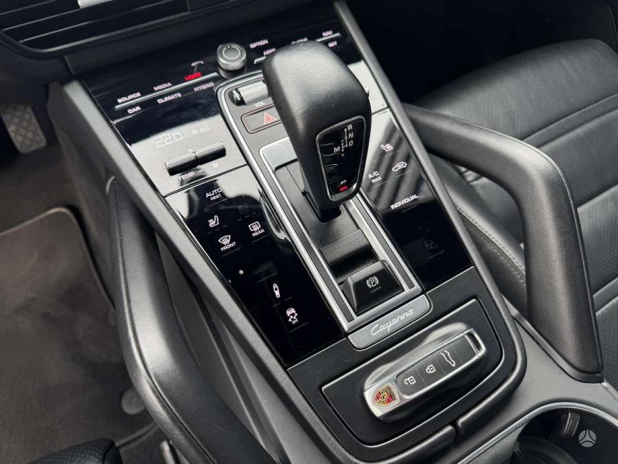 Grey Porsche Cayenne Coupe 2021 in Kaunas, with an engine capacity of 3.00 L and mileage of 79 thousand km for 67900 €, photo 18 on AUTOMOTO.COM.LV