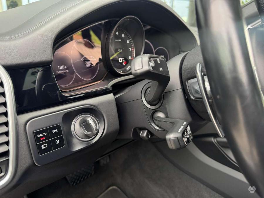 Grey Porsche Cayenne Coupe 2021 in Kaunas, with an engine capacity of 3.00 L and mileage of 79 thousand km for 67900 €, photo 23 on AUTOMOTO.COM.LV