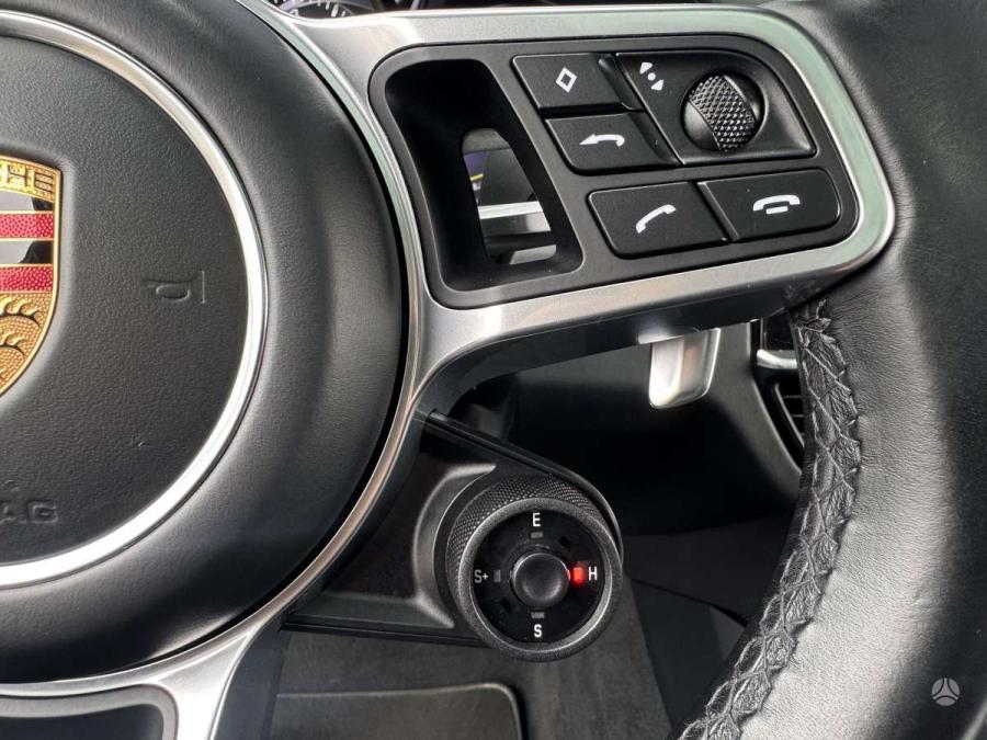 Grey Porsche Cayenne Coupe 2021 in Kaunas, with an engine capacity of 3.00 L and mileage of 79 thousand km for 67900 €, photo 24 on AUTOMOTO.COM.LV