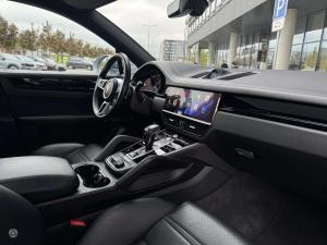 Grey Porsche Cayenne Coupe 2021 in Kaunas, with an engine capacity of 3.00 L and mileage of 79 thousand km for 67900 €, photo 27 on AUTOMOTO.COM.LV