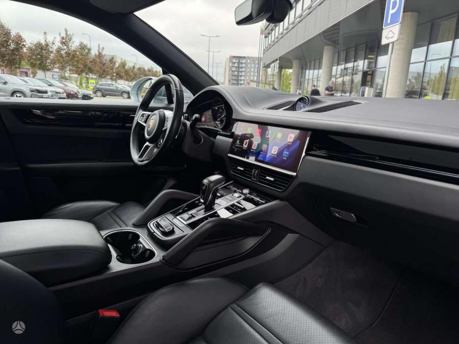 Grey Porsche Cayenne Coupe 2021 in Kaunas, with an engine capacity of 3.00 L and mileage of 79 thousand km for 67900 €, photo 27 on AUTOMOTO.COM.LV