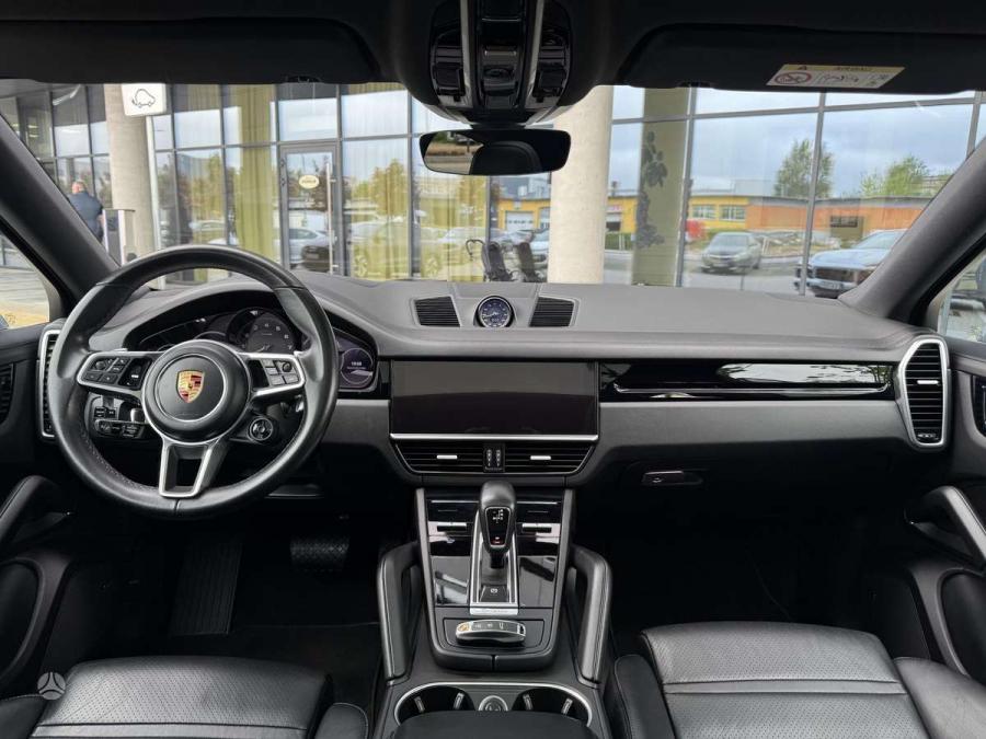 Grey Porsche Cayenne Coupe 2021 in Kaunas, with an engine capacity of 3.00 L and mileage of 79 thousand km for 67900 €, photo 32 on AUTOMOTO.COM.LV