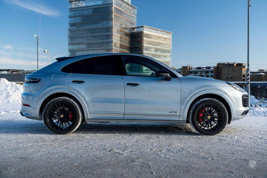 Grey Porsche Cayenne Coupe 2022 in Riga, with an engine capacity of 4.00 L and mileage of 69 thousand km for 88900 €, photo 6 on AUTOMOTO.COM.LV