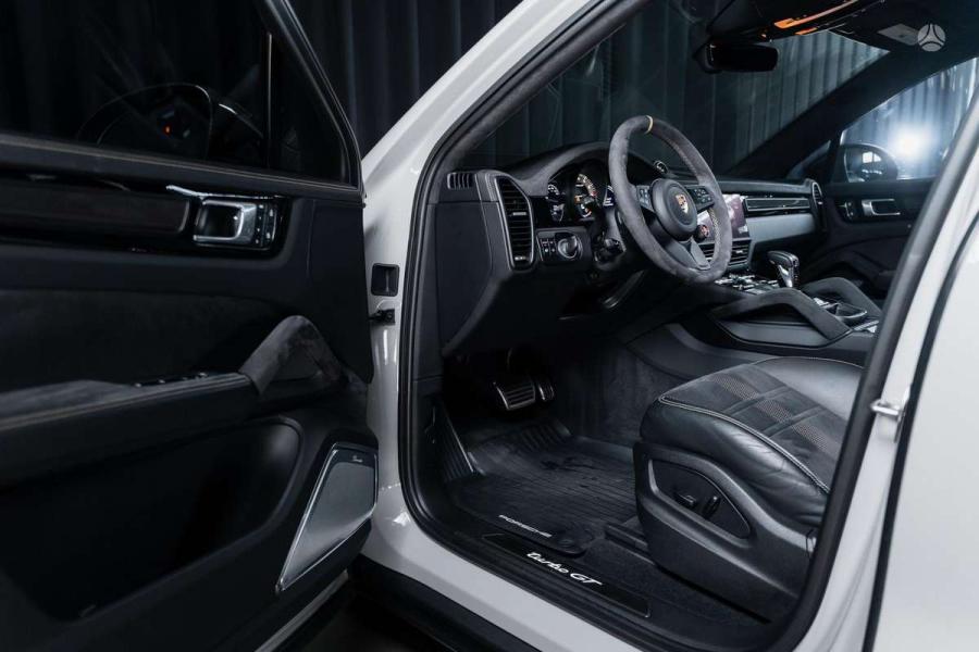 Pelēks Porsche Cayenne Coupe 2022 Viļņa, ar dzinēja tilpumu 4.00 L un nobraukumu 37 tūkst. km par 104000 €, foto 24 vietnē AUTOMOTO.COM.LV