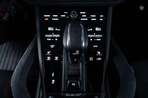 Pelēks Porsche Cayenne Coupe 2022 Viļņa, ar dzinēja tilpumu 4.00 L un nobraukumu 37 tūkst. km par 104000 €, foto 38 vietnē AUTOMOTO.COM.LV
