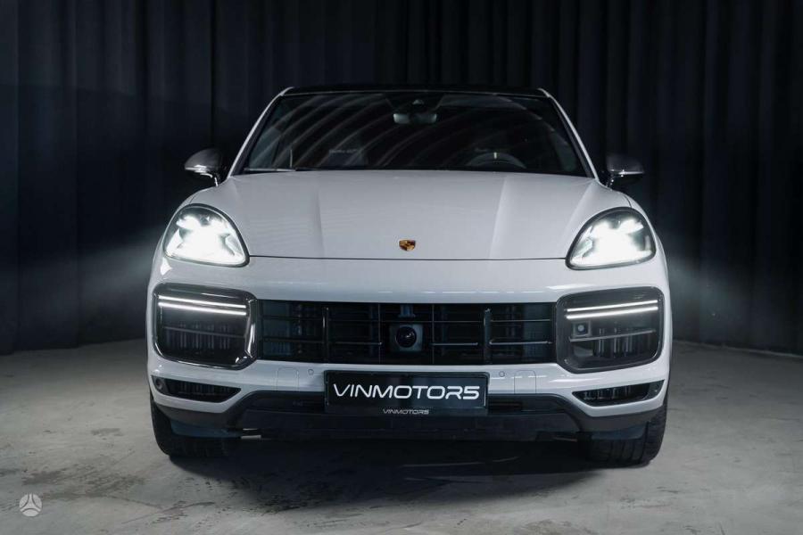 Grey Porsche Cayenne Coupe 2022 in Vilnius, with an engine capacity of 4.00 L and mileage of 37 thousand km for 119999 €, photo 3 on AUTOMOTO.COM.LV