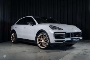 Grey Porsche Cayenne Coupe 2022 in Vilnius, with an engine capacity of 4.00 L and mileage of 37 thousand km for 119999 €, photo 4 on AUTOMOTO.COM.LV