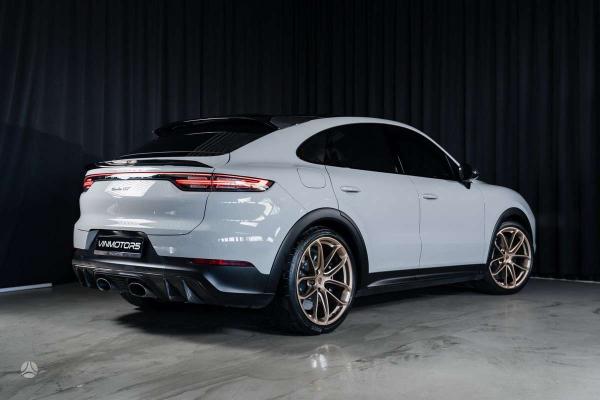Pelēks Porsche Cayenne Coupe 2022 Viļņa, ar dzinēja tilpumu 4.00 L un nobraukumu 37 tūkst. km par 119999 €, foto 4 vietnē AUTOMOTO.COM.LV