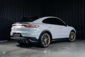 Grey Porsche Cayenne Coupe 2022 in Vilnius, with an engine capacity of 4.00 L and mileage of 37 thousand km for 119999 €, photo 5 on AUTOMOTO.COM.LV