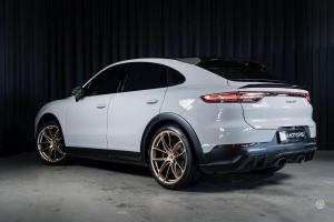 Grey Porsche Cayenne Coupe 2022 in Vilnius, with an engine capacity of 4.00 L and mileage of 37 thousand km for 119999 €, photo 7 on AUTOMOTO.COM.LV