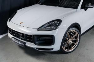 Grey Porsche Cayenne Coupe 2022 in Vilnius, with an engine capacity of 4.00 L and mileage of 37 thousand km for 119999 €, photo 9 on AUTOMOTO.COM.LV