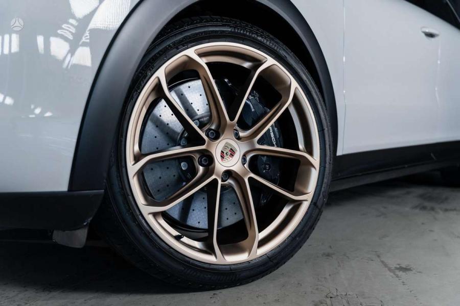 Grey Porsche Cayenne Coupe 2022 in Vilnius, with an engine capacity of 4.00 L and mileage of 37 thousand km for 119999 €, photo 10 on AUTOMOTO.COM.LV