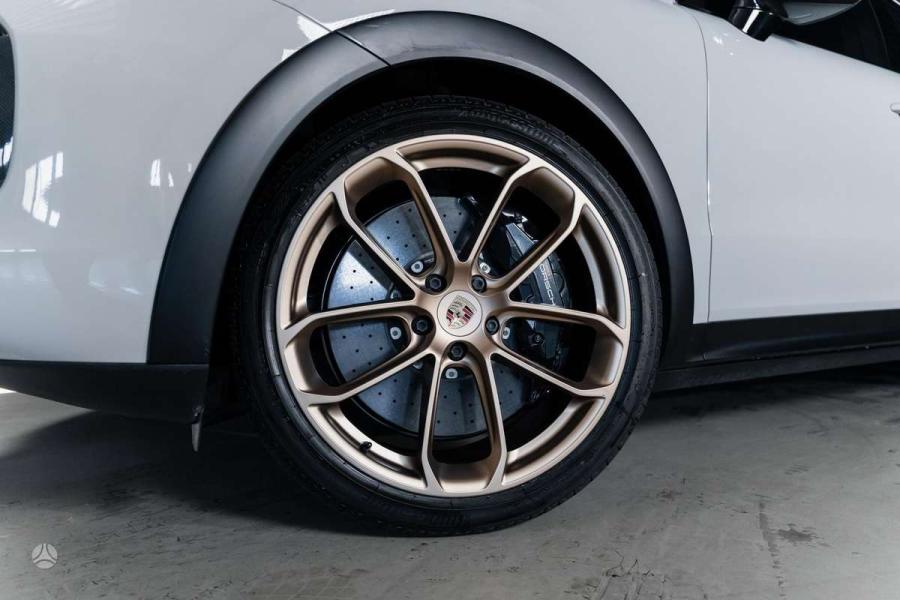Grey Porsche Cayenne Coupe 2022 in Vilnius, with an engine capacity of 4.00 L and mileage of 37 thousand km for 119999 €, photo 21 on AUTOMOTO.COM.LV