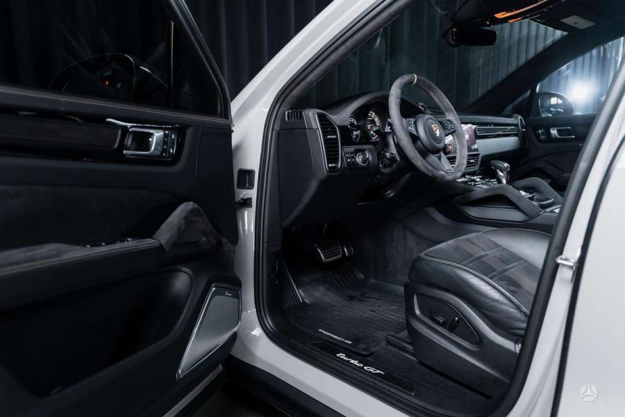 Grey Porsche Cayenne Coupe 2022 in Vilnius, with an engine capacity of 4.00 L and mileage of 37 thousand km for 119999 €, photo 24 on AUTOMOTO.COM.LV