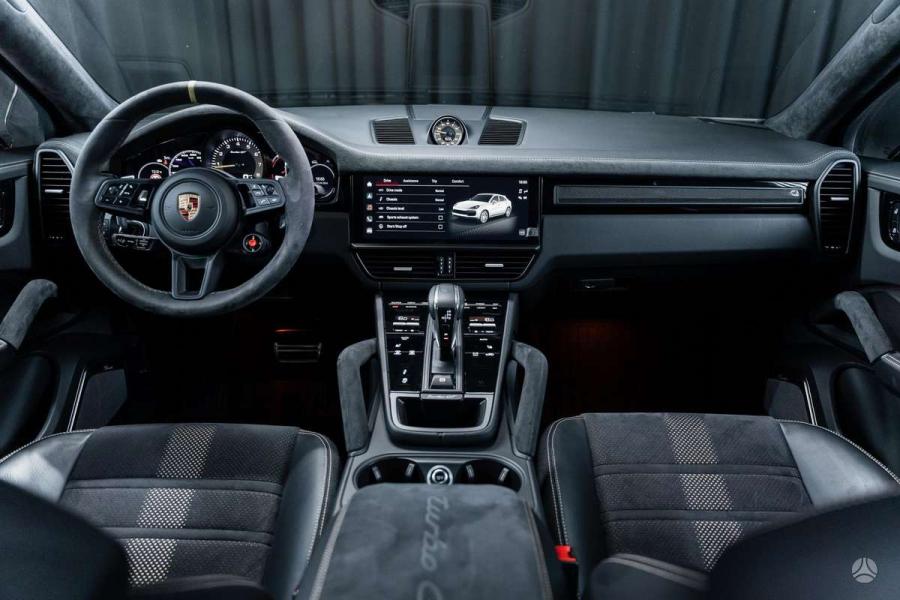 Grey Porsche Cayenne Coupe 2022 in Vilnius, with an engine capacity of 4.00 L and mileage of 37 thousand km for 119999 €, photo 35 on AUTOMOTO.COM.LV