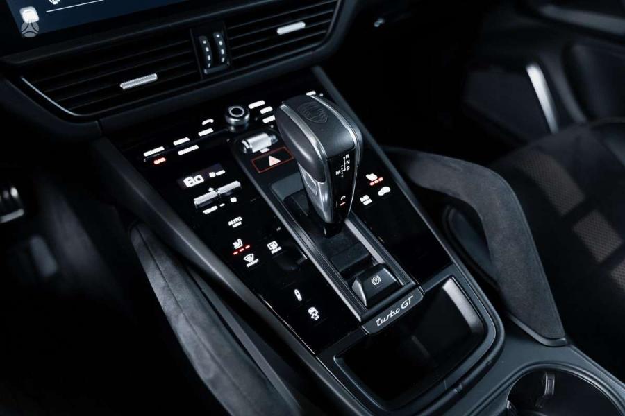 Grey Porsche Cayenne Coupe 2022 in Vilnius, with an engine capacity of 4.00 L and mileage of 37 thousand km for 119999 €, photo 40 on AUTOMOTO.COM.LV