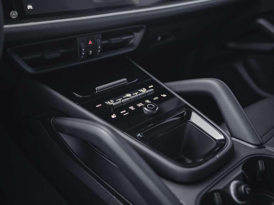 Серый Порше Cayenne Coupe 2023 в Вильнюс, объемом двигателя 3.00 л и пробегом 39 тыс. км за 109911 €, фото 29 на AUTOMOTO.COM.LV