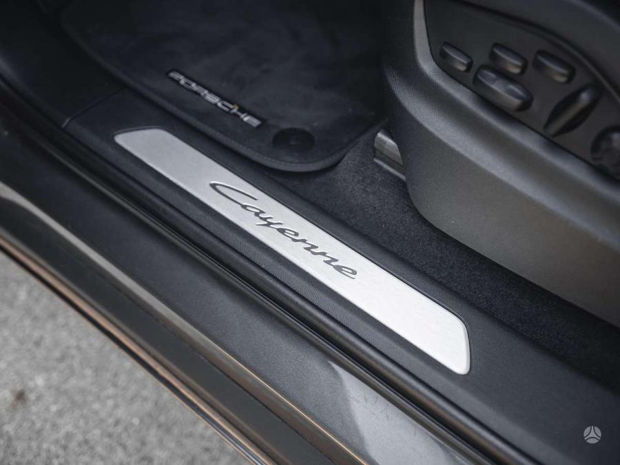 Серый Порше Cayenne Coupe 2023 в Вильнюс, объемом двигателя 3.00 л и пробегом 39 тыс. км за 109911 €, фото 41 на AUTOMOTO.COM.LV