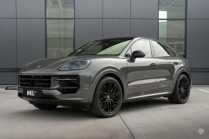 Grey Porsche Cayenne Coupe 2024 in Vilnius, with an engine capacity of 4.00 L and mileage of 44 thousand km for 140500 €, photo 3 on AUTOMOTO.COM.LV