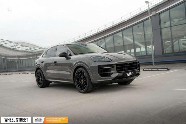 Pelēks Porsche Cayenne Coupe 2024 Viļņa, ar dzinēja tilpumu 4.00 L un nobraukumu 44 tūkst. km par 135000 €, foto 1 vietnē AUTOMOTO.COM.LV