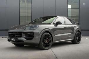 Grey Porsche Cayenne Coupe 2024 in Vilnius, with an engine capacity of 4.00 L and mileage of 44 thousand km for 135000 €, photo 3 on AUTOMOTO.COM.LV
