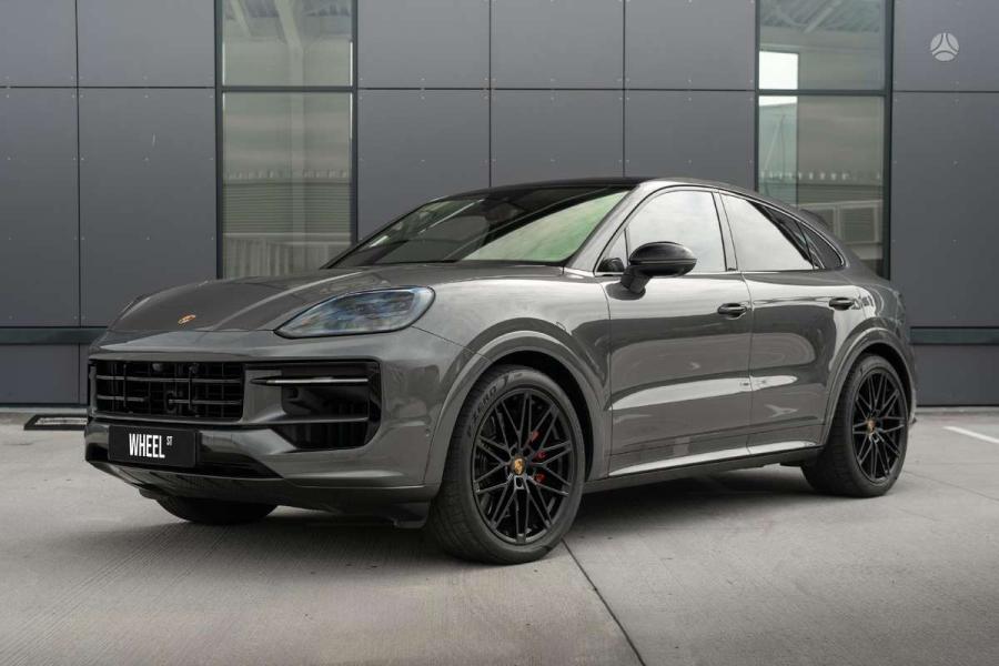 Grey Porsche Cayenne Coupe 2024 in Vilnius, with an engine capacity of 4.00 L and mileage of 44 thousand km for 135000 €, photo 3 on AUTOMOTO.COM.LV