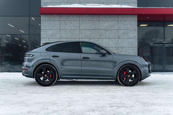 Pelēks Porsche Cayenne Coupe 2024 Klaipėda, ar dzinēja tilpumu 4.00 L un nobraukumu 38 tūkst. km par 119500 €, foto 8 vietnē AUTOMOTO.COM.LV