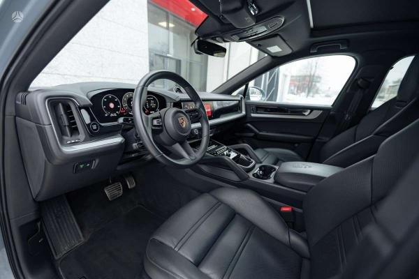 Grey Porsche Cayenne Coupe 2024 in Klaipeda, with an engine capacity of 4.00 L and mileage of 38 thousand km for 119500 €, photo 11 on AUTOMOTO.COM.LV