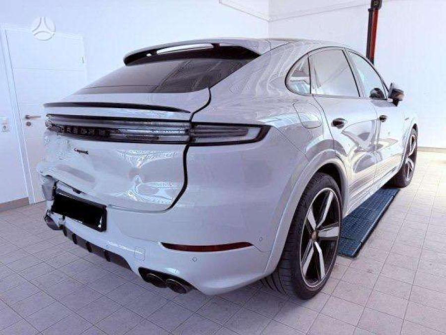 Grey Porsche Cayenne Coupe 2024 in Klaipeda, with an engine capacity of 3.00 L and mileage of 29 thousand km for 59700 €, photo 5 on AUTOMOTO.COM.LV
