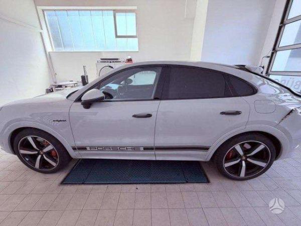 Grey Porsche Cayenne Coupe 2024 in Klaipeda, with an engine capacity of 3.00 L and mileage of 29 thousand km for 59700 €, photo 5 on AUTOMOTO.COM.LV