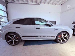 Grey Porsche Cayenne Coupe 2024 in Klaipeda, with an engine capacity of 3.00 L and mileage of 29 thousand km for 59700 €, photo 8 on AUTOMOTO.COM.LV