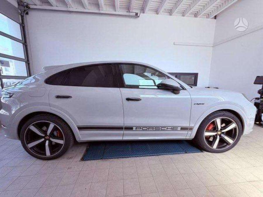 Grey Porsche Cayenne Coupe 2024 in Klaipeda, with an engine capacity of 3.00 L and mileage of 29 thousand km for 59700 €, photo 8 on AUTOMOTO.COM.LV
