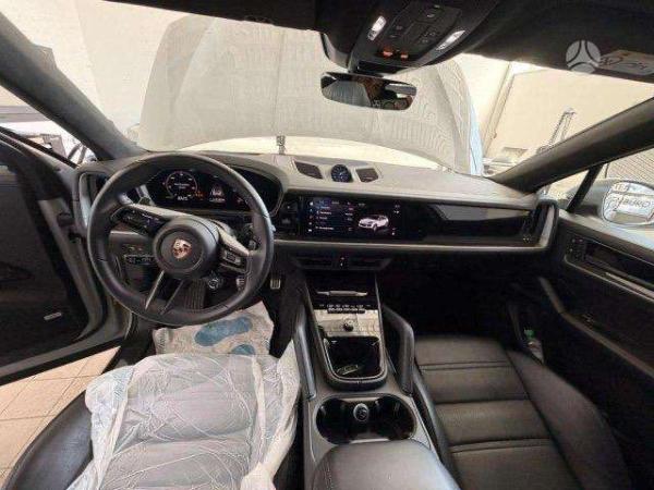 Grey Porsche Cayenne Coupe 2024 in Klaipeda, with an engine capacity of 3.00 L and mileage of 29 thousand km for 59700 €, photo 10 on AUTOMOTO.COM.LV
