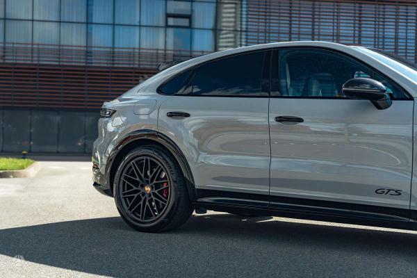 Grey Porsche Cayenne Coupe 2024 in Palanga, with an engine capacity of 4.00 L and mileage of 58 thousand km for 136500 €, photo 7 on AUTOMOTO.COM.LV