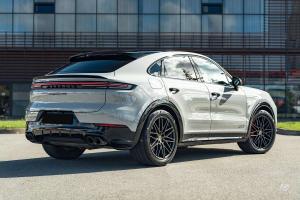 Grey Porsche Cayenne Coupe 2024 in Palanga, with an engine capacity of 4.00 L and mileage of 58 thousand km for 136500 €, photo 14 on AUTOMOTO.COM.LV