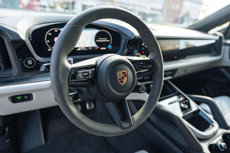 Grey Porsche Cayenne Coupe 2024 in Palanga, with an engine capacity of 4.00 L and mileage of 58 thousand km for 136500 €, photo 20 on AUTOMOTO.COM.LV